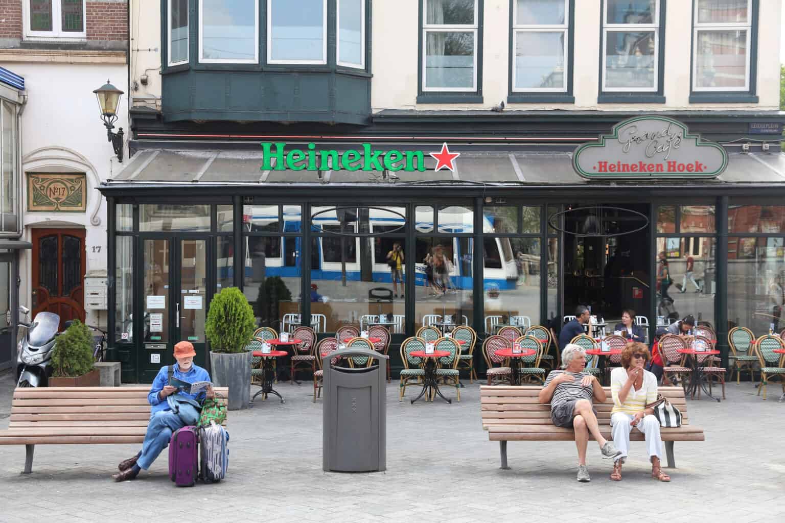 15 ways to spot an international in the Netherlands