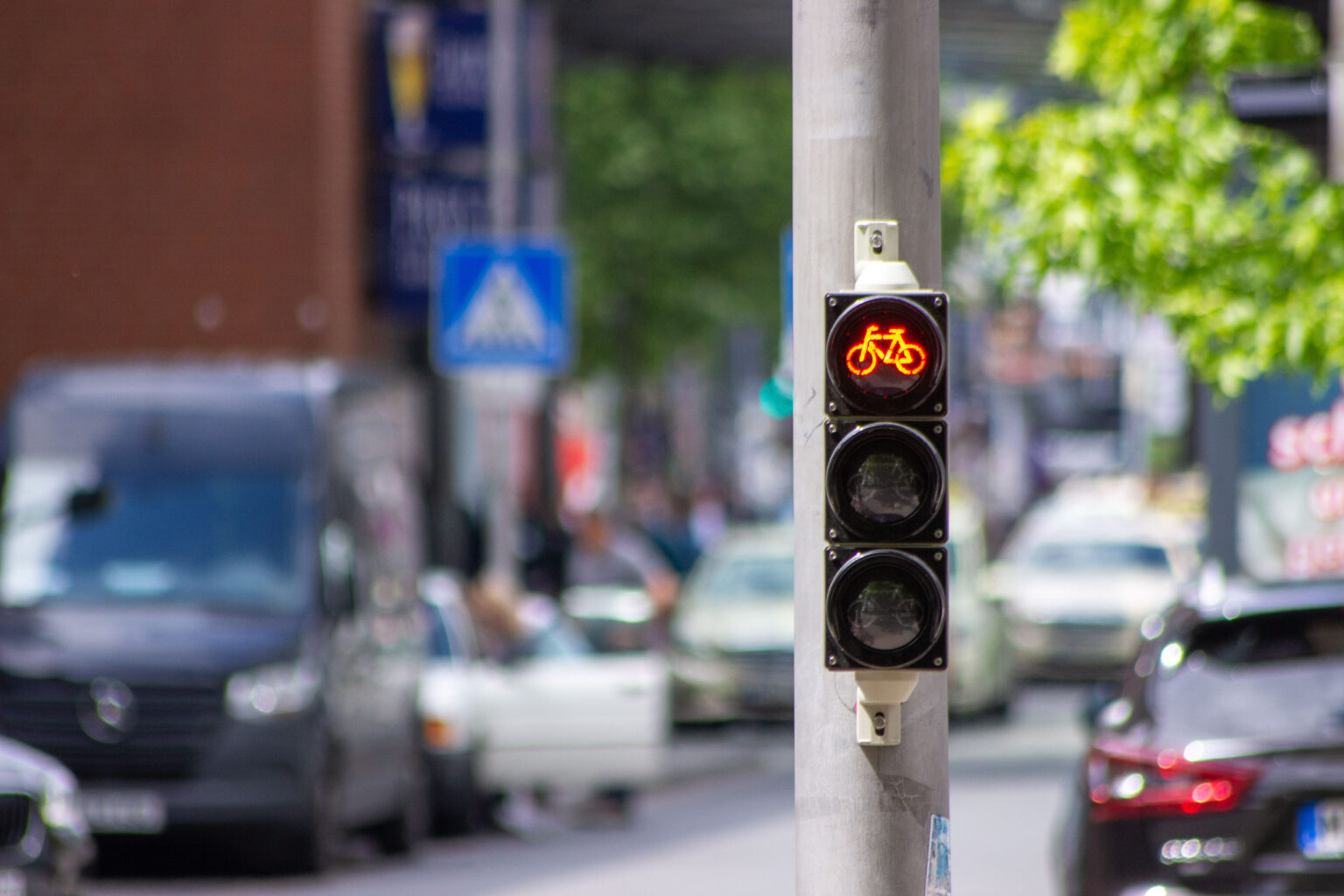 Dos and don'ts of riding a bicycle in the Netherlands