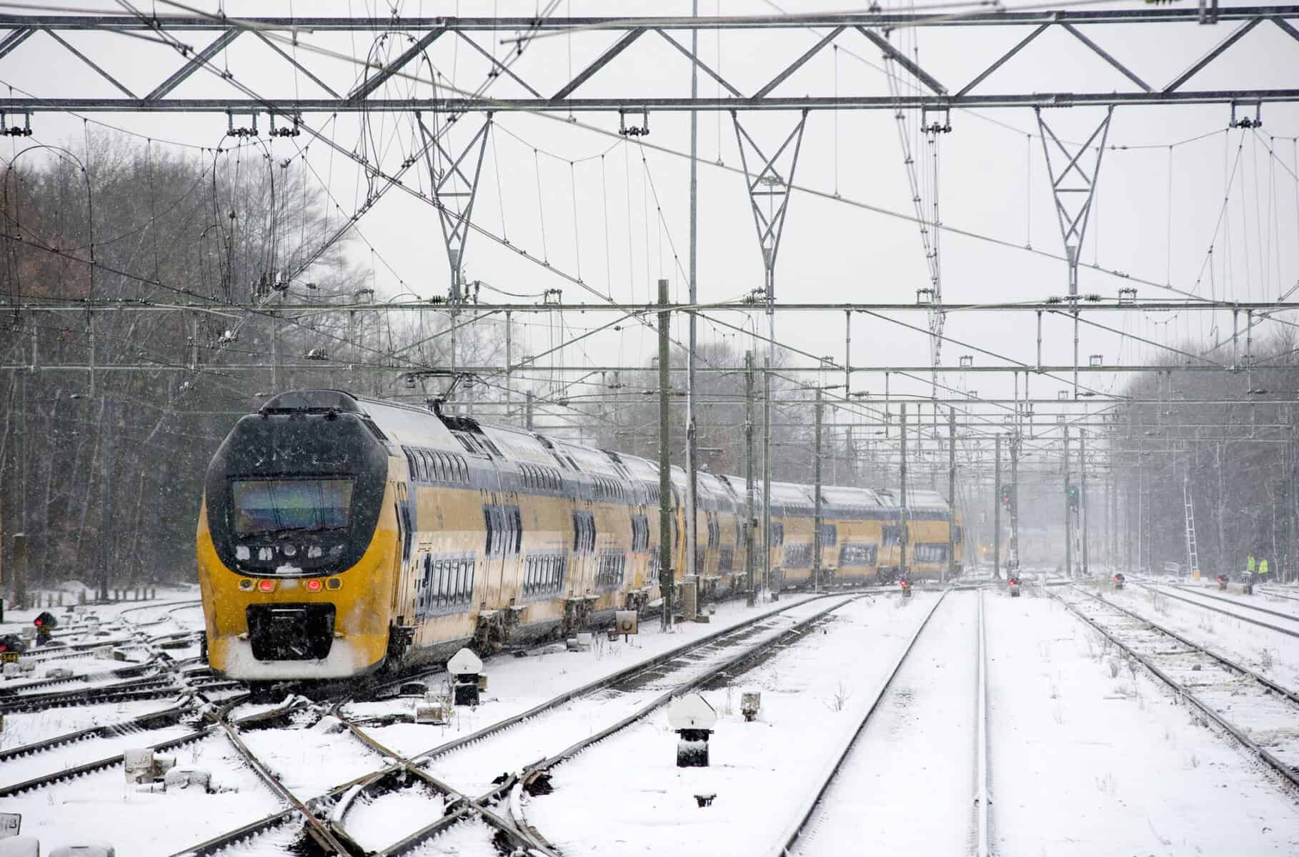 No trains running across entire Amsterdam region, Schiphol also unreachable