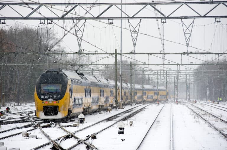 No trains running across entire Amsterdam region, Schiphol also unreachable