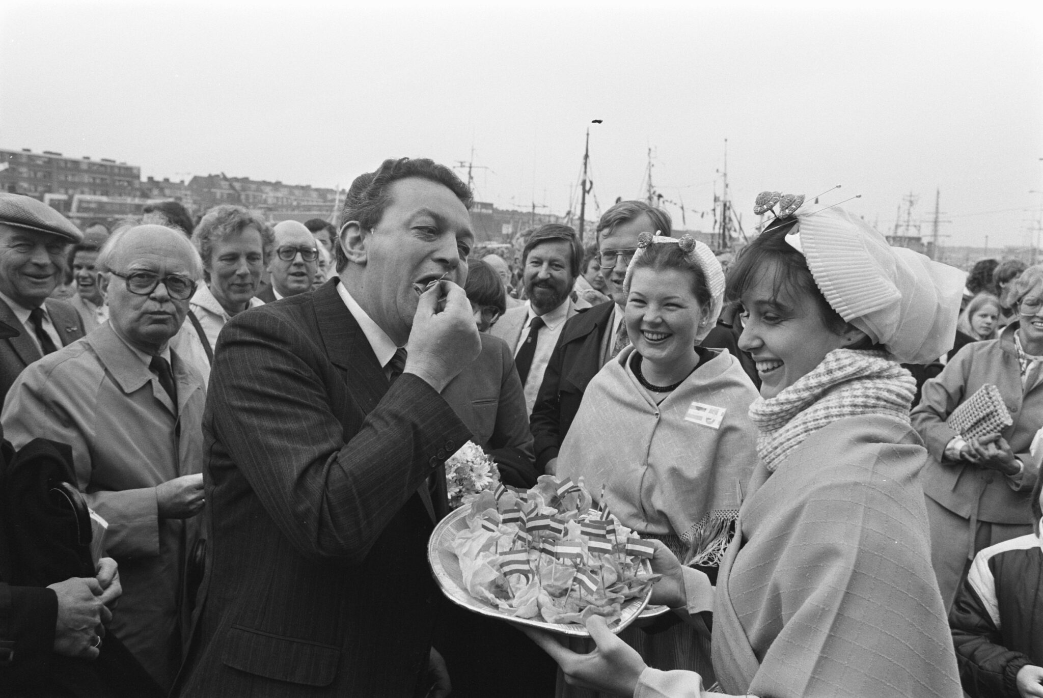 Eating herring in the Netherlands: all you need to know about the ...