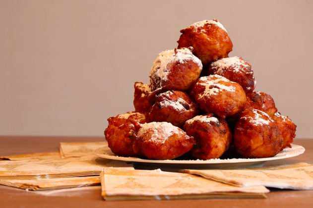 Your guide to all the 'lekker' Dutch festive food and drinks you can ...