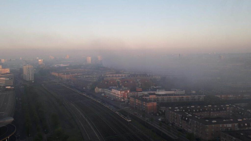 Large fire continues to burn in The Hague: Residents evacuated ...