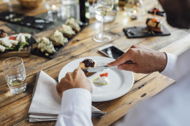 How to order in Dutch: from getting a 'tafeltje' to paying the 'rekening'