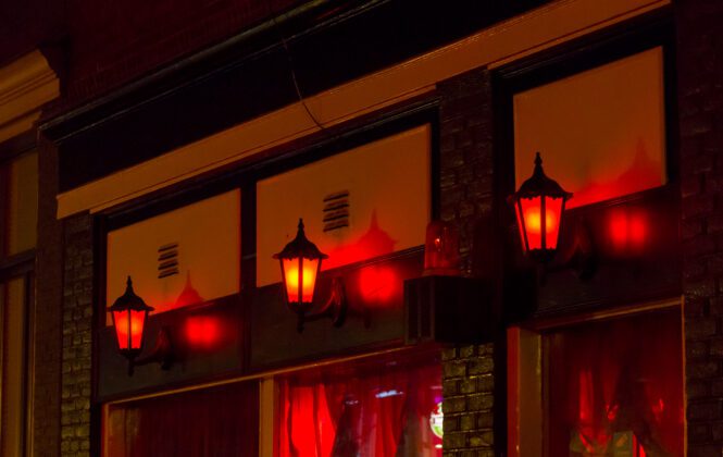How to see the Red Light District in Amsterdam [2026 Guide]