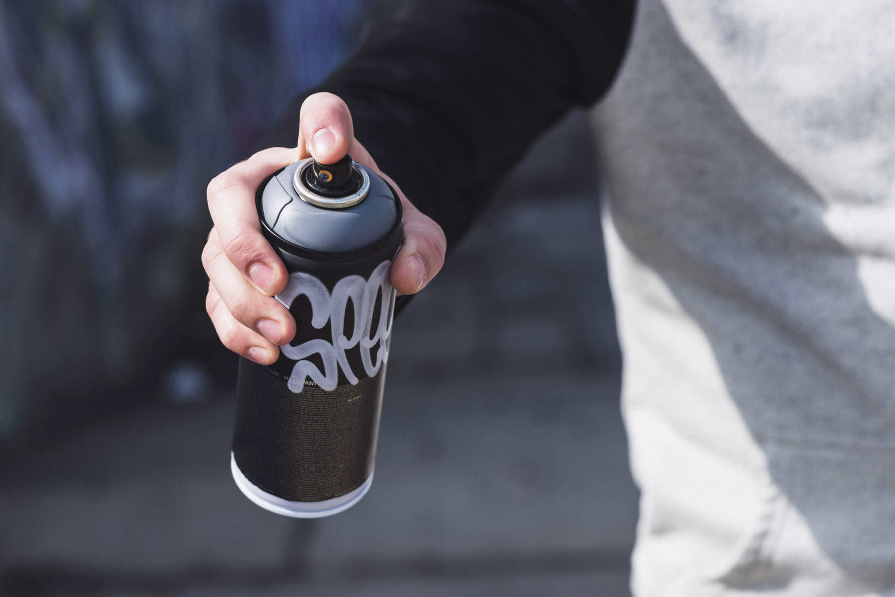 Who cheated? Graffitied Amsterdam car goes viral online