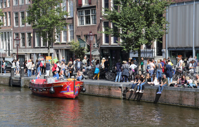 It's official: Amsterdam is completely overloaded with tourists ...