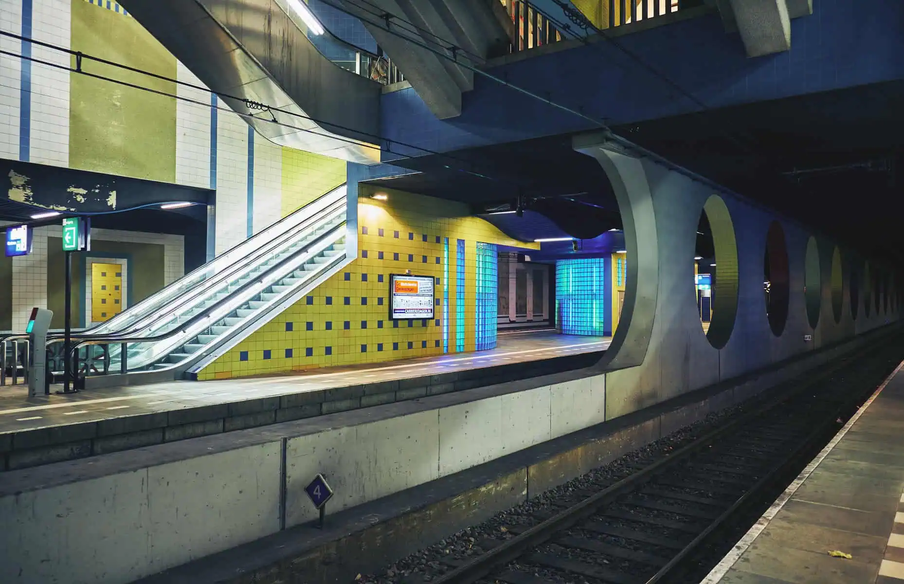 Two girls (12 and 14) arrested for Rotterdam metro assault